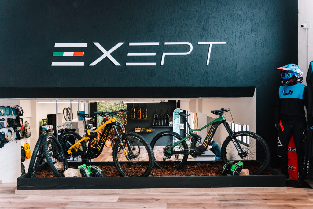 Mountain bike Base Nato Exept; prima bici di Finale Ligure